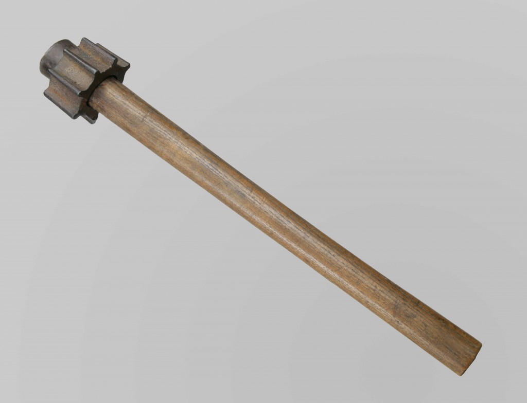 Weapons and Ammunition - Clubs and Blades | Canada and the First World War