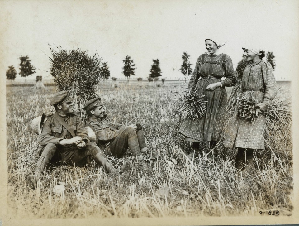 Photographs - Life at the Front Photographs | Canada and the First ...
