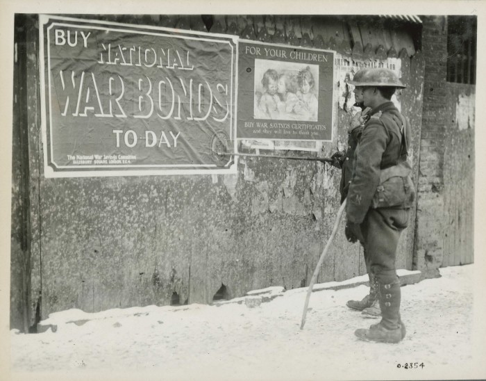 Photographs - Life at the Front Photographs | Canada and the First ...