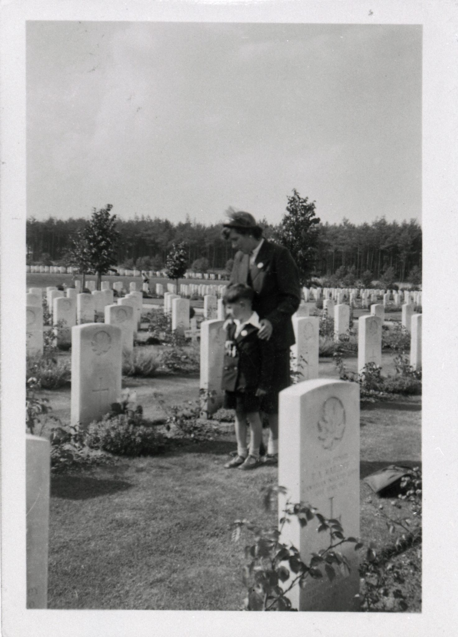 Remembrance: Grave of Edwin Worden | Canadian War Museum