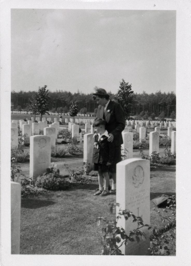 Remembrance: Grave of Edwin Worden | Canadian War Museum